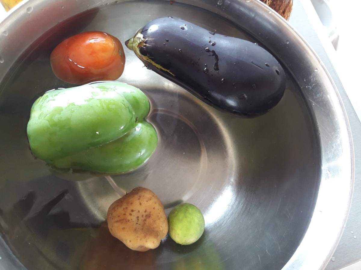 Kitchen Science – Sink or Float – Bobbing for Apples (and other ...